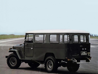 Toyota Land Cruiser 47 Hard Top (HJ47) 1979–84 photos