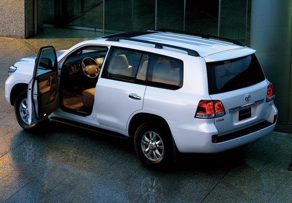 Images of Toyota Land Cruiser 200 VX-R UAE-spec (UZJ200) 2007–10