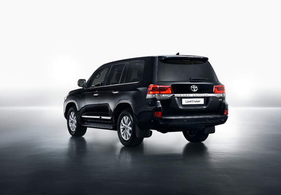 Photos of Toyota Land Cruiser 200 (UZJ200) 2015