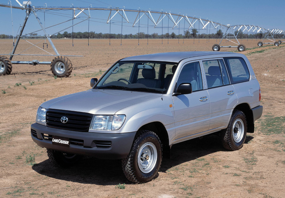 Pictures of Toyota Land Cruiser 100 Standard AU-spec (HZJ105) 2002–05
