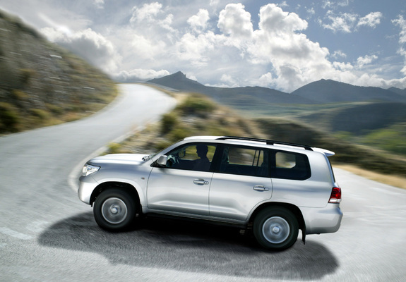 Pictures of Toyota Land Cruiser 200 (UZJ200) 2007–12