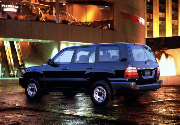 Toyota Land Cruiser 100 Wagon VX JP-spec (UZJ100W) 1998–2002 photos