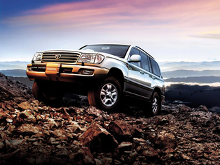Images of Toyota Land Cruiser 100 VX-R CN-spec (J100-101) 2002–05