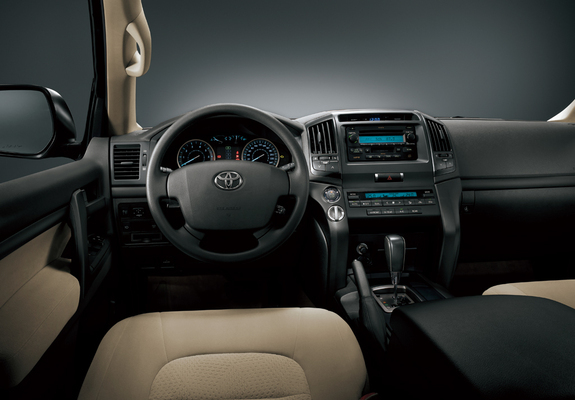 Toyota Land Cruiser 200 GX-R UAE-spec (UZJ200) 2007–12 photos