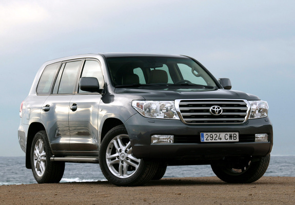 Toyota Land Cruiser 200 (UZJ200) 2007–12 pictures