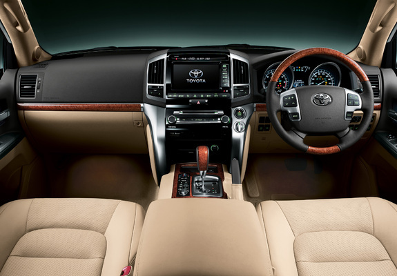Toyota Land Cruiser 200 JP-spec (UZJ200) 2011 photos