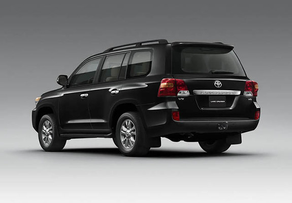 Toyota Land Cruiser 200 VX-R UAE-spec (UZJ200) 2012 wallpapers
