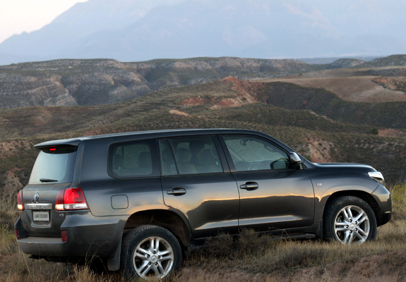 Toyota Land Cruiser 200 (UZJ200) 2007–12 wallpapers