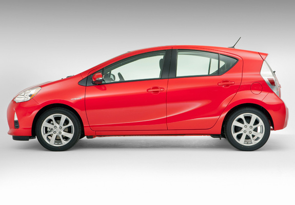 Toyota Prius c 2012 photos