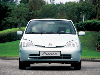 Images of Toyota Prius (NHW10) 1997–2000