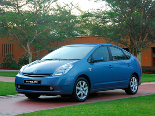 Toyota Prius 2003 year wallpapers