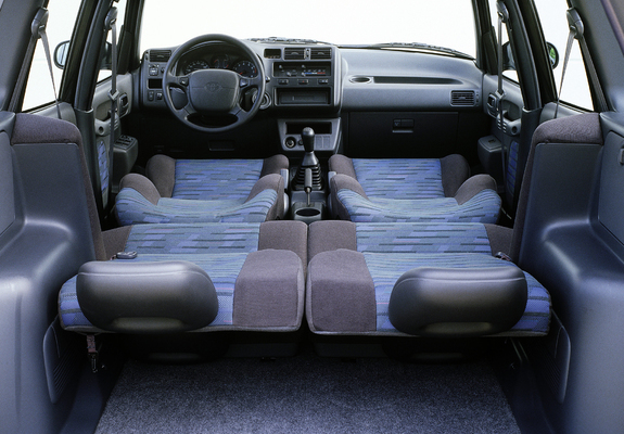 Toyota RAV4 5-door 1994–97 photos
