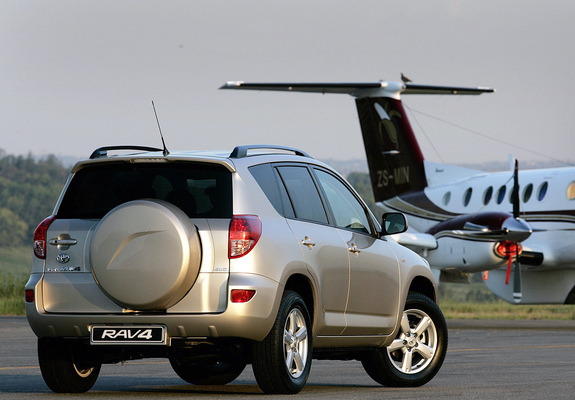 Toyota RAV4 ZA-spec 2006–08 photos