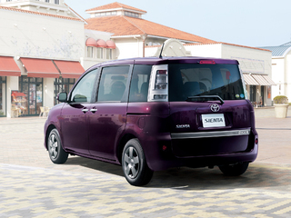 Toyota Sienta wallpapers