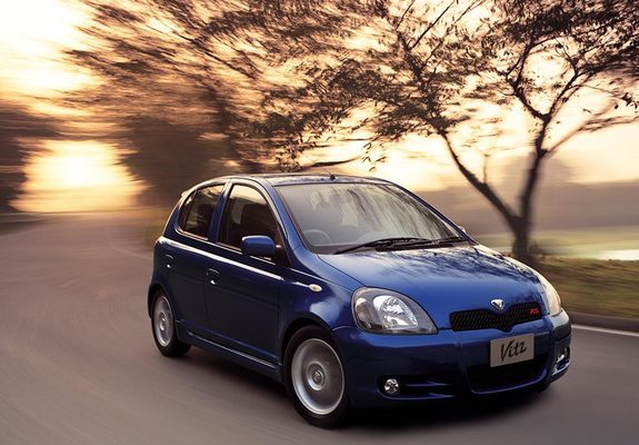 Toyota Vitz RS 5-door 2000–02 photos