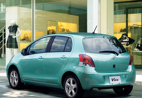 Toyota Vitz 2007–10 wallpapers