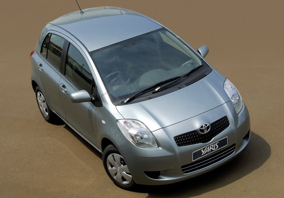 Images of Toyota Yaris T3 5-door ZA-spec 2005–09