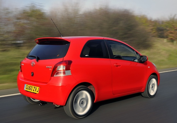 Toyota Yaris SR UK-spec 2010–11 wallpapers