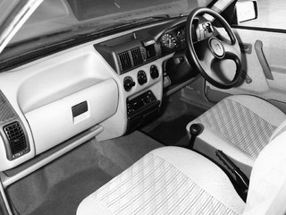 Photos of Vauxhall Nova Saloon Merit 4-door 1990–92