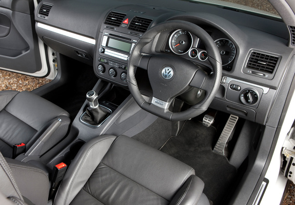 Volkswagen Golf GTI 3-door UK-spec (Type 1K) 2004–08 wallpapers