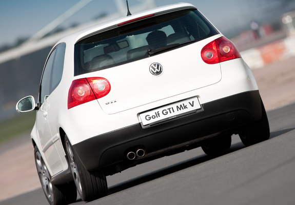 Volkswagen Golf GTI 3-door UK-spec (Type 1K) 2004–08 wallpapers