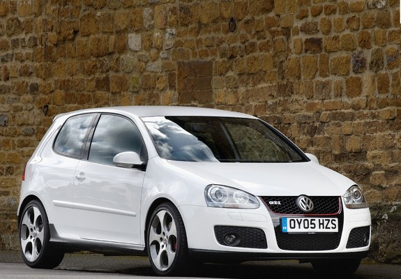 Volkswagen Golf GTI 3-door UK-spec (Type 1K) 2004–08 wallpapers