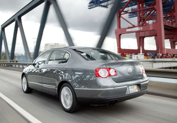 Pictures of Volkswagen Passat 3.6 4MOTION Sedan US-spec (B6) 2005–10
