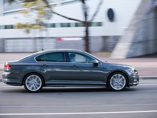 Images of Volkswagen Passat R-Line AU-spec (B8) 2015