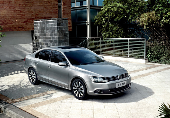 Volkswagen Sagitar 2012 photos