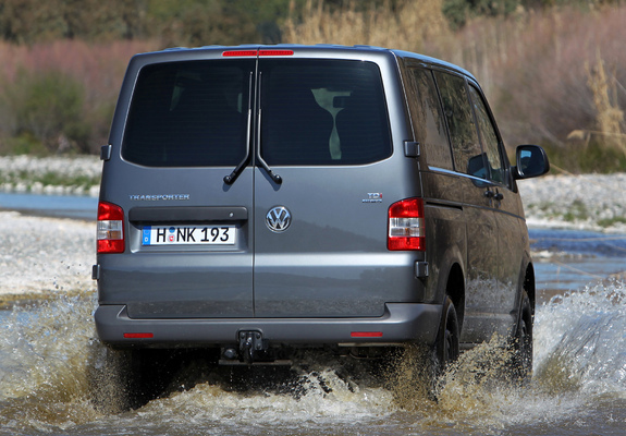 Photos of Volkswagen T5 Transporter Combi Rockton 2010