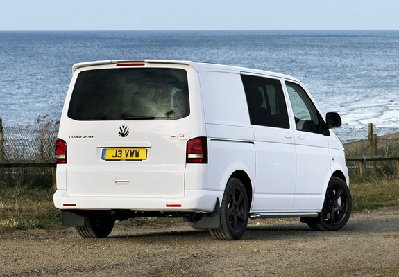 Photos of Volkswagen T5 Transporter Combi Sportline UK-spec 2011