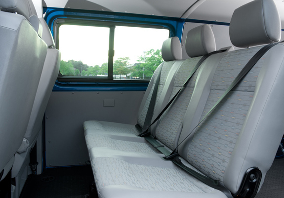 Volkswagen T5 Transporter Combi UK-spec 2010 images