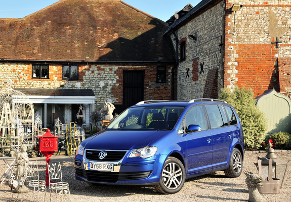 Volkswagen Touran BlueMotion 2008–10 wallpapers