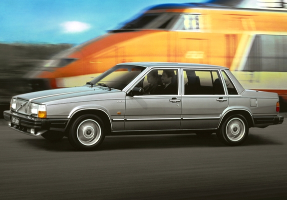 Photos of Volvo 760 Turbo 1984–88