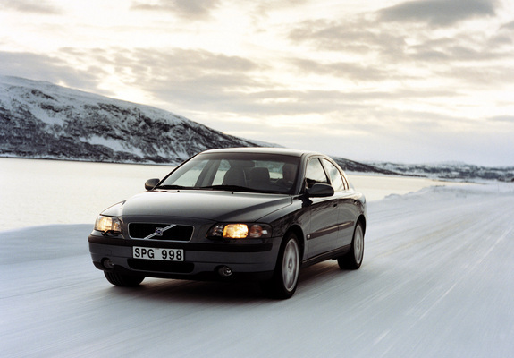 Volvo S60 AWD 2002–04 pictures