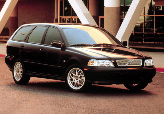 Photos of Volvo V40 US-spec 1996–99
