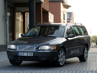 Volvo V70 Bi-Fuel 2006–07 wallpapers