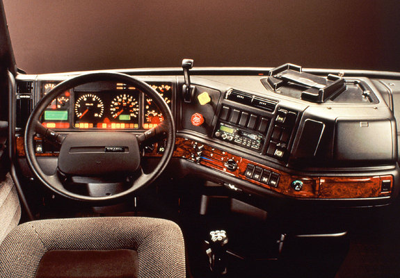 Photos of Volvo VN 1996–2002